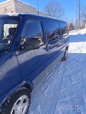 Blue Volkswagen Caravelle 1997 in Daugavpils, with an engine capacity of 2.50 L and mileage of 350 thousand km for 3999 €, photo 5 on AUTOMOTO.COM.LV