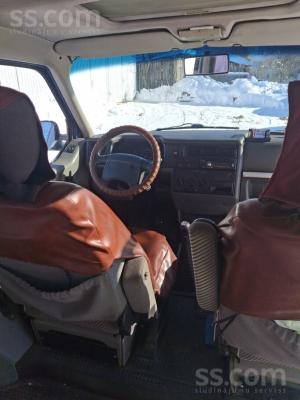 Blue Volkswagen Caravelle 1997 in Daugavpils, with an engine capacity of 2.50 L and mileage of 350 thousand km for 3999 €, photo 7 on AUTOMOTO.COM.LV