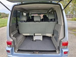 Blue Volkswagen Caravelle 1997 in Valmiera, with an engine capacity of 2.50 L and mileage of 250 thousand km for 4400 €, photo 8 on AUTOMOTO.COM.LV