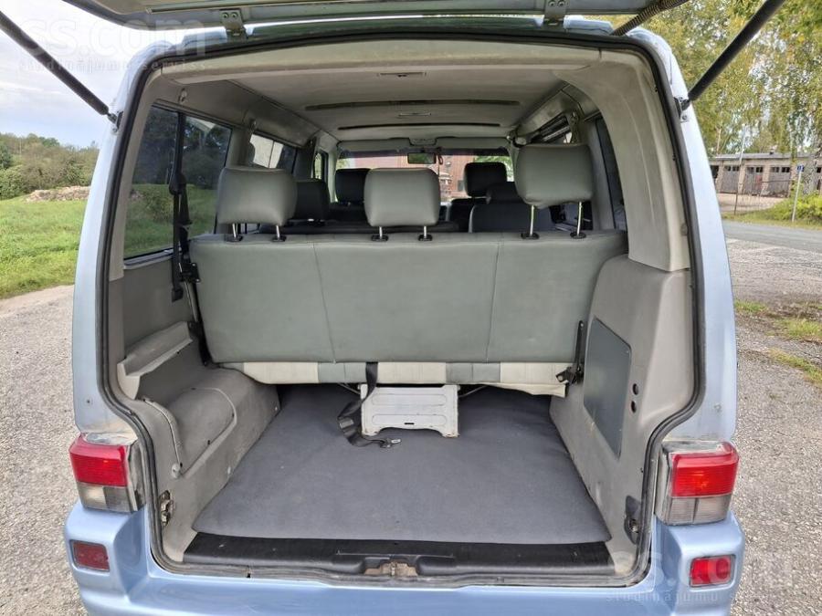 Blue Volkswagen Caravelle 1997 in Valmiera, with an engine capacity of 2.50 L and mileage of 250 thousand km for 4400 €, photo 8 on AUTOMOTO.COM.LV