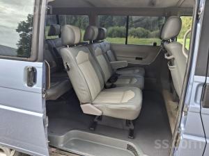 Blue Volkswagen Caravelle 1997 in Valmiera, with an engine capacity of 2.50 L and mileage of 250 thousand km for 4400 €, photo 10 on AUTOMOTO.COM.LV