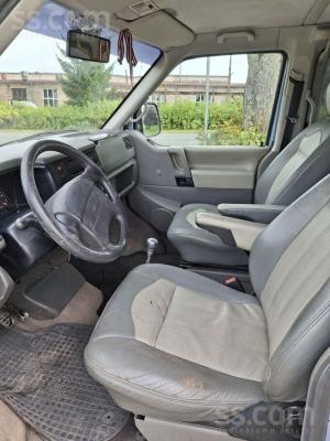 Blue Volkswagen Caravelle 1997 in Valmiera, with an engine capacity of 2.50 L and mileage of 250 thousand km for 4400 €, photo 12 on AUTOMOTO.COM.LV