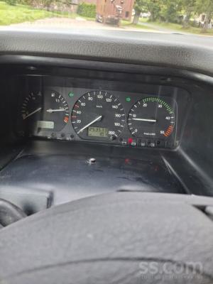 Blue Volkswagen Caravelle 1997 in Valmiera, with an engine capacity of 2.50 L and mileage of 250 thousand km for 4400 €, photo 13 on AUTOMOTO.COM.LV