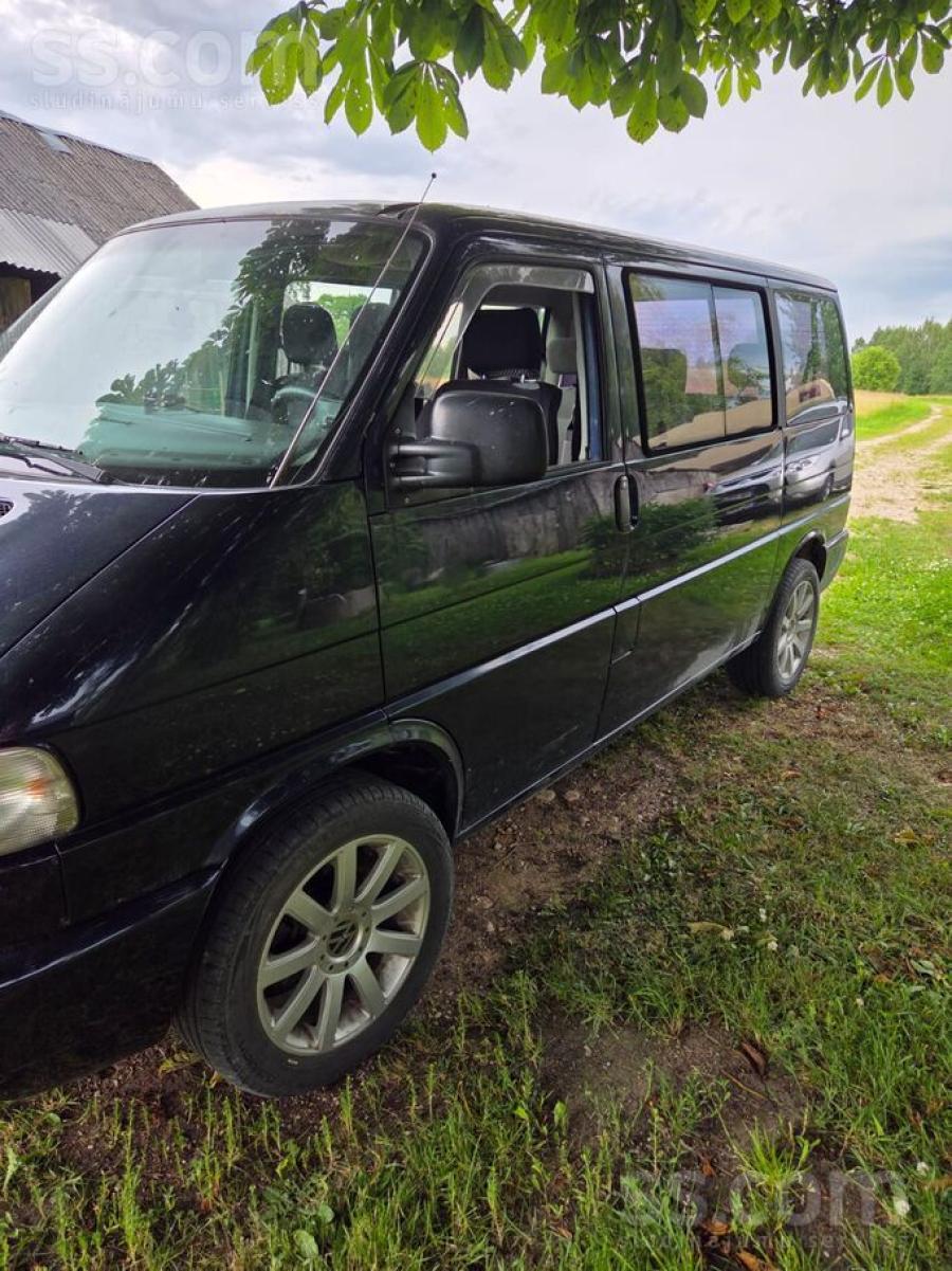 Blue Volkswagen Caravelle 1998 in Liepaja, with an engine capacity of 2.40 L and mileage of 430 thousand km for 2330 €, photo 2 on AUTOMOTO.COM.LV