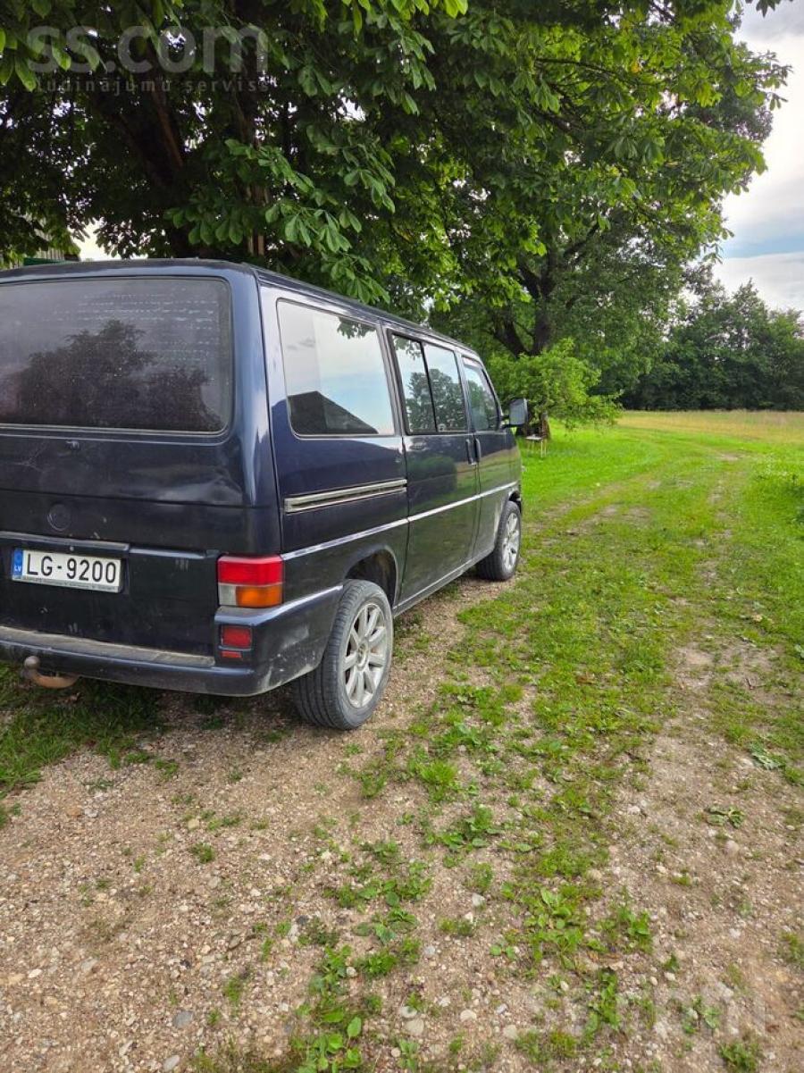 Blue Volkswagen Caravelle 1998 in Liepaja, with an engine capacity of 2.40 L and mileage of 430 thousand km for 2330 €, photo 4 on AUTOMOTO.COM.LV