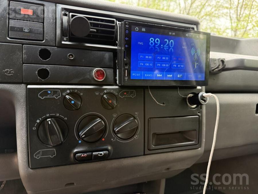 Zils Volkswagen Caravelle 1998 Bauska, ar dzinēja tilpumu 2.50 L un nobraukumu 341 tūkst. km par 4600 €, foto 13 vietnē AUTOMOTO.COM.LV
