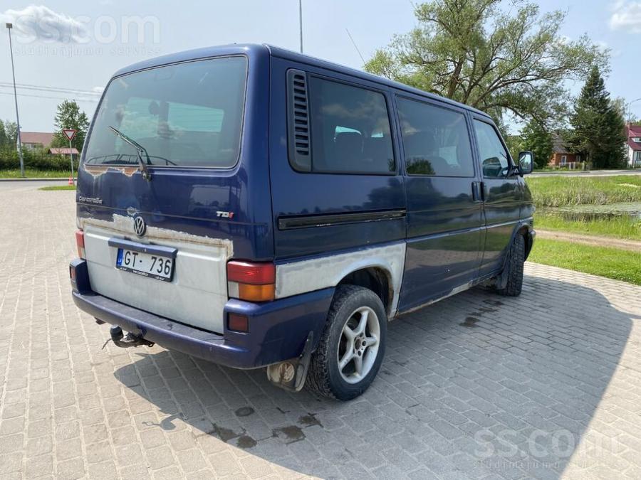 Blue Volkswagen Caravelle 1999 in Balvi, with an engine capacity of 2.50 L and mileage of 435 thousand km for 5800 €, photo 1 on AUTOMOTO.COM.LV