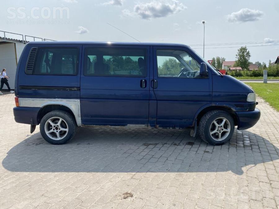 Blue Volkswagen Caravelle 1999 in Balvi, with an engine capacity of 2.50 L and mileage of 435 thousand km for 5800 €, photo 5 on AUTOMOTO.COM.LV