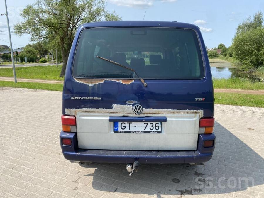 Blue Volkswagen Caravelle 1999 in Balvi, with an engine capacity of 2.50 L and mileage of 435 thousand km for 5800 €, photo 8 on AUTOMOTO.COM.LV