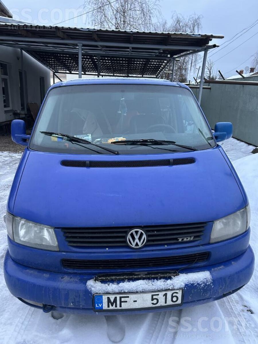 Zils Volkswagen Caravelle 1999 Daugavpils, ar dzinēja tilpumu 2.50 L un nobraukumu 538 tūkst. km par 3150 €, foto 1 vietnē AUTOMOTO.COM.LV