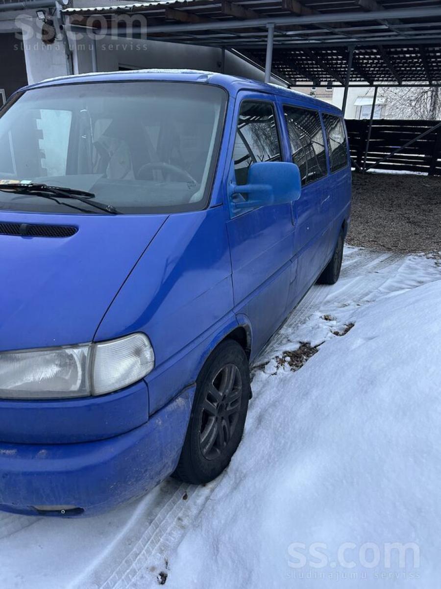 Zils Volkswagen Caravelle 1999 Daugavpils, ar dzinēja tilpumu 2.50 L un nobraukumu 538 tūkst. km par 3150 €, foto 2 vietnē AUTOMOTO.COM.LV