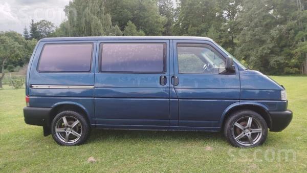 Volkswagen Caravelle 1999 in Aizkraukle on AUTOMOTO.COM.LV Blue Volkswagen Caravelle 1999 in Aizkraukle, with an engine capacity of 2.40 L and mileage of 368 thousand km for 3200 €, photo 5 on AUTOMOTO.COM.LV