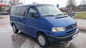 Zils Volkswagen Caravelle 2000 Liepāja, ar dzinēja tilpumu 2.50 L un nobraukumu 512 tūkst. km par 5800 €, foto  vietnē AUTOMOTO.COM.LV