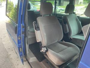 Blue Volkswagen Caravelle 2002 in Varena, with an engine capacity of 2.50 L and mileage of 487 thousand km for 6400 €, photo 12 on AUTOMOTO.COM.LV