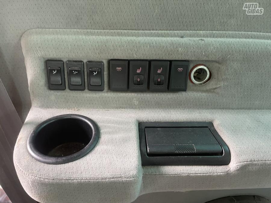 Blue Volkswagen Caravelle 2002 in Varena, with an engine capacity of 2.50 L and mileage of 487 thousand km for 6400 €, photo 16 on AUTOMOTO.COM.LV
