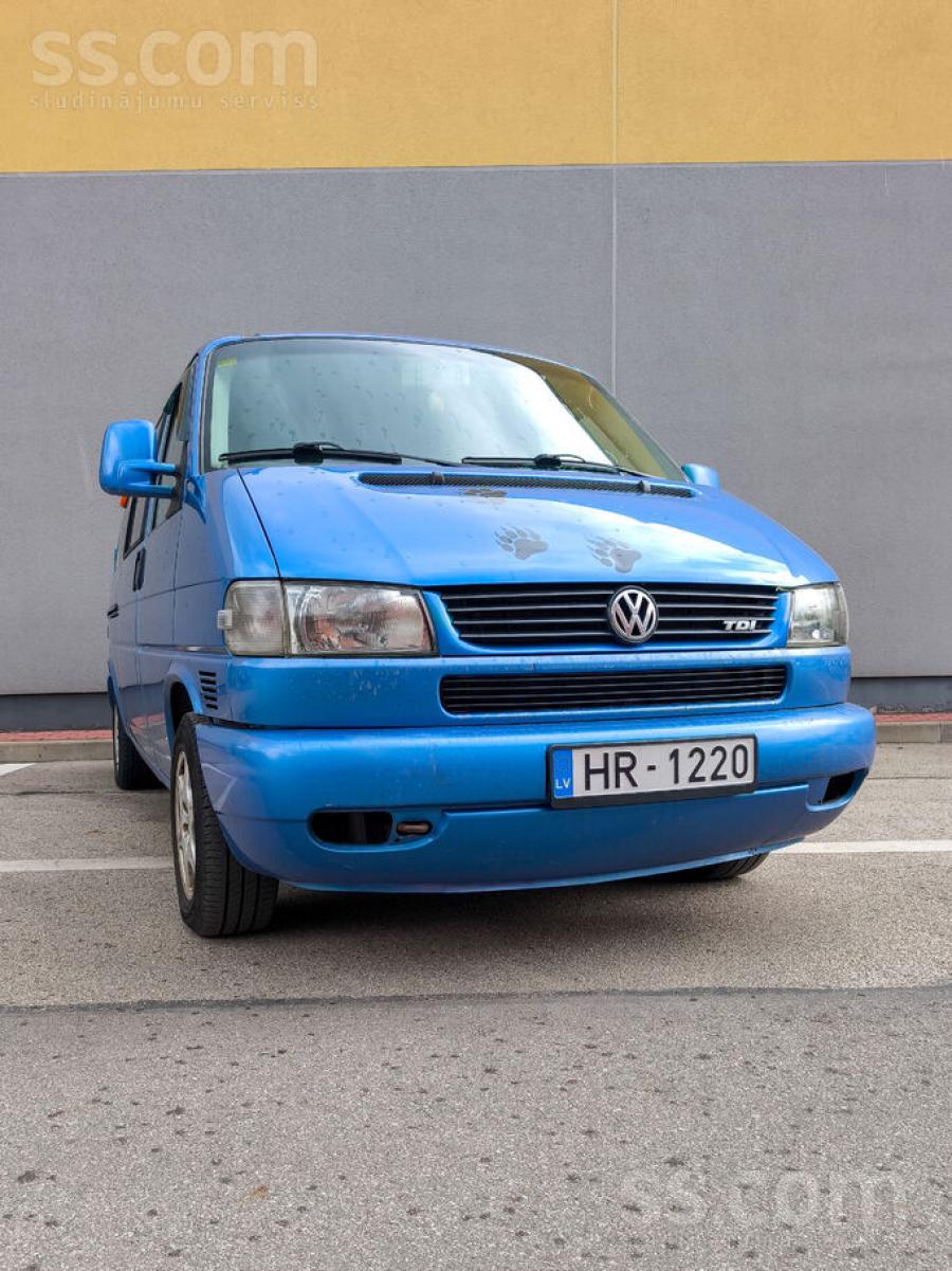 Blue Volkswagen Caravelle 2002 in Riga, with an engine capacity of 2.50 L and mileage of 400 thousand km for 5200 €, photo 4 on AUTOMOTO.COM.LV