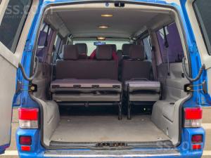 Blue Volkswagen Caravelle 2002 in Riga, with an engine capacity of 2.50 L and mileage of 400 thousand km for 5200 €, photo 9 on AUTOMOTO.COM.LV