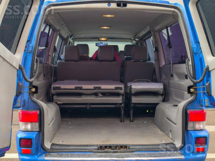 Blue Volkswagen Caravelle 2002 in Riga, with an engine capacity of 2.50 L and mileage of 400 thousand km for 5200 €, photo 9 on AUTOMOTO.COM.LV