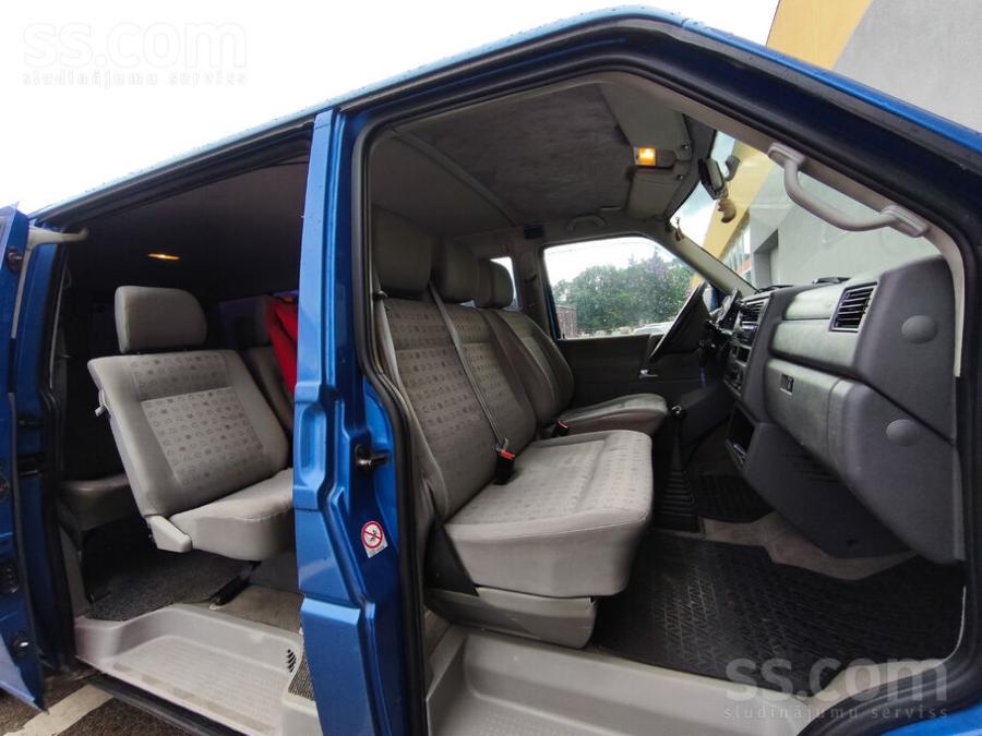 Blue Volkswagen Caravelle 2002 in Riga, with an engine capacity of 2.50 L and mileage of 400 thousand km for 5200 €, photo 12 on AUTOMOTO.COM.LV