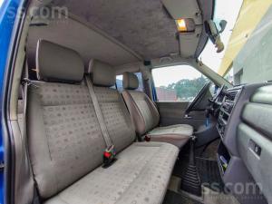 Blue Volkswagen Caravelle 2002 in Riga, with an engine capacity of 2.50 L and mileage of 400 thousand km for 5200 €, photo 13 on AUTOMOTO.COM.LV