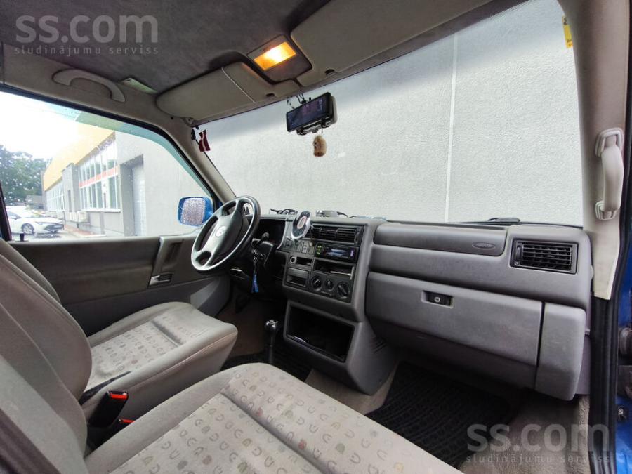 Blue Volkswagen Caravelle 2002 in Riga, with an engine capacity of 2.50 L and mileage of 400 thousand km for 5200 €, photo 14 on AUTOMOTO.COM.LV