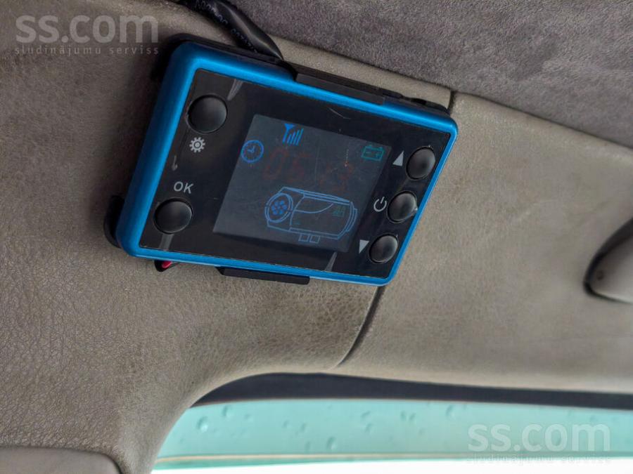 Blue Volkswagen Caravelle 2002 in Riga, with an engine capacity of 2.50 L and mileage of 400 thousand km for 5200 €, photo 16 on AUTOMOTO.COM.LV
