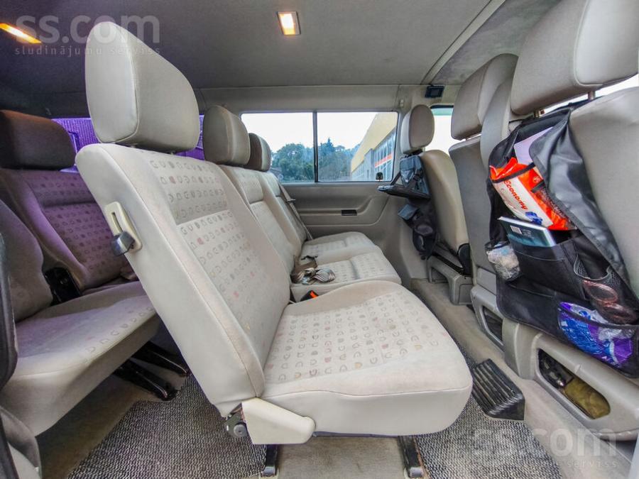 Blue Volkswagen Caravelle 2002 in Riga, with an engine capacity of 2.50 L and mileage of 400 thousand km for 5200 €, photo 19 on AUTOMOTO.COM.LV