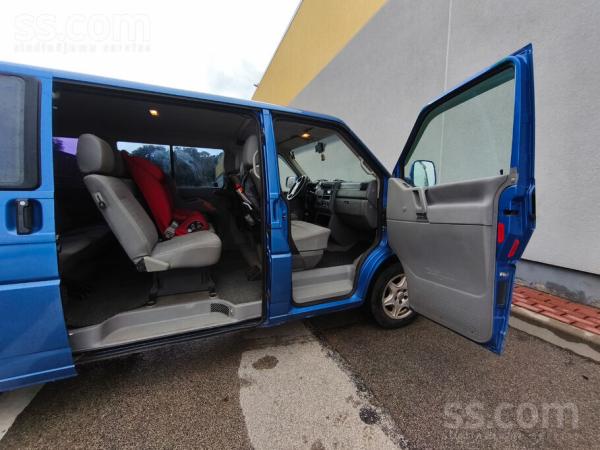 Blue Volkswagen Caravelle 2002 in Riga, with an engine capacity of 2.50 L and mileage of 400 thousand km for 5200 €, photo 11 on AUTOMOTO.COM.LV