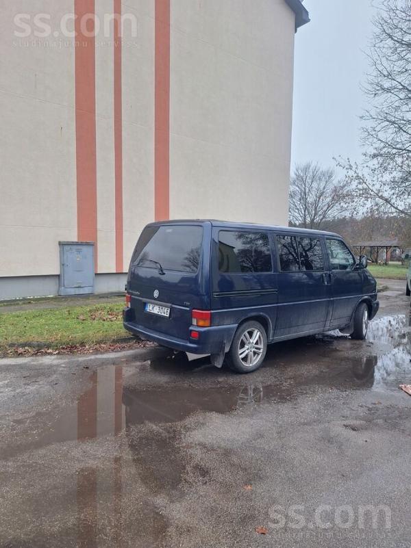 Blue Volkswagen Caravelle 2002 in Jelgava, with an engine capacity of 2.50 L and mileage of 452 thousand km for 6099 €, photo 6 on AUTOMOTO.COM.LV