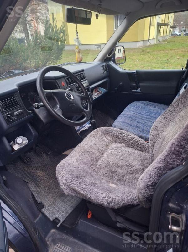 Blue Volkswagen Caravelle 2002 in Jelgava, with an engine capacity of 2.50 L and mileage of 452 thousand km for 6099 €, photo 9 on AUTOMOTO.COM.LV
