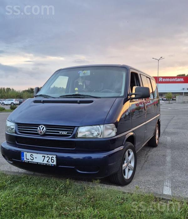 Blue Volkswagen Caravelle 2002 in Preili, with an engine capacity of 2.50 L and mileage of 416 thousand km for 9500 €, photo 3 on AUTOMOTO.COM.LV