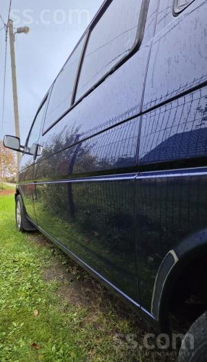 Blue Volkswagen Caravelle 2002 in Preili, with an engine capacity of 2.50 L and mileage of 416 thousand km for 9500 €, photo 8 on AUTOMOTO.COM.LV