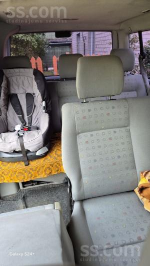 Blue Volkswagen Caravelle 2002 in Preili, with an engine capacity of 2.50 L and mileage of 416 thousand km for 9500 €, photo 12 on AUTOMOTO.COM.LV