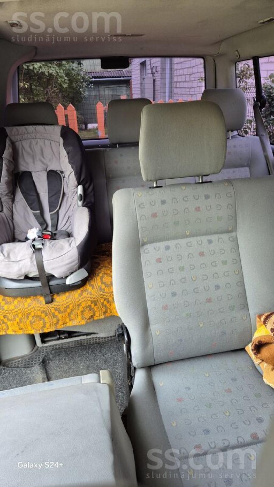 Blue Volkswagen Caravelle 2002 in Preili, with an engine capacity of 2.50 L and mileage of 416 thousand km for 9500 €, photo 12 on AUTOMOTO.COM.LV