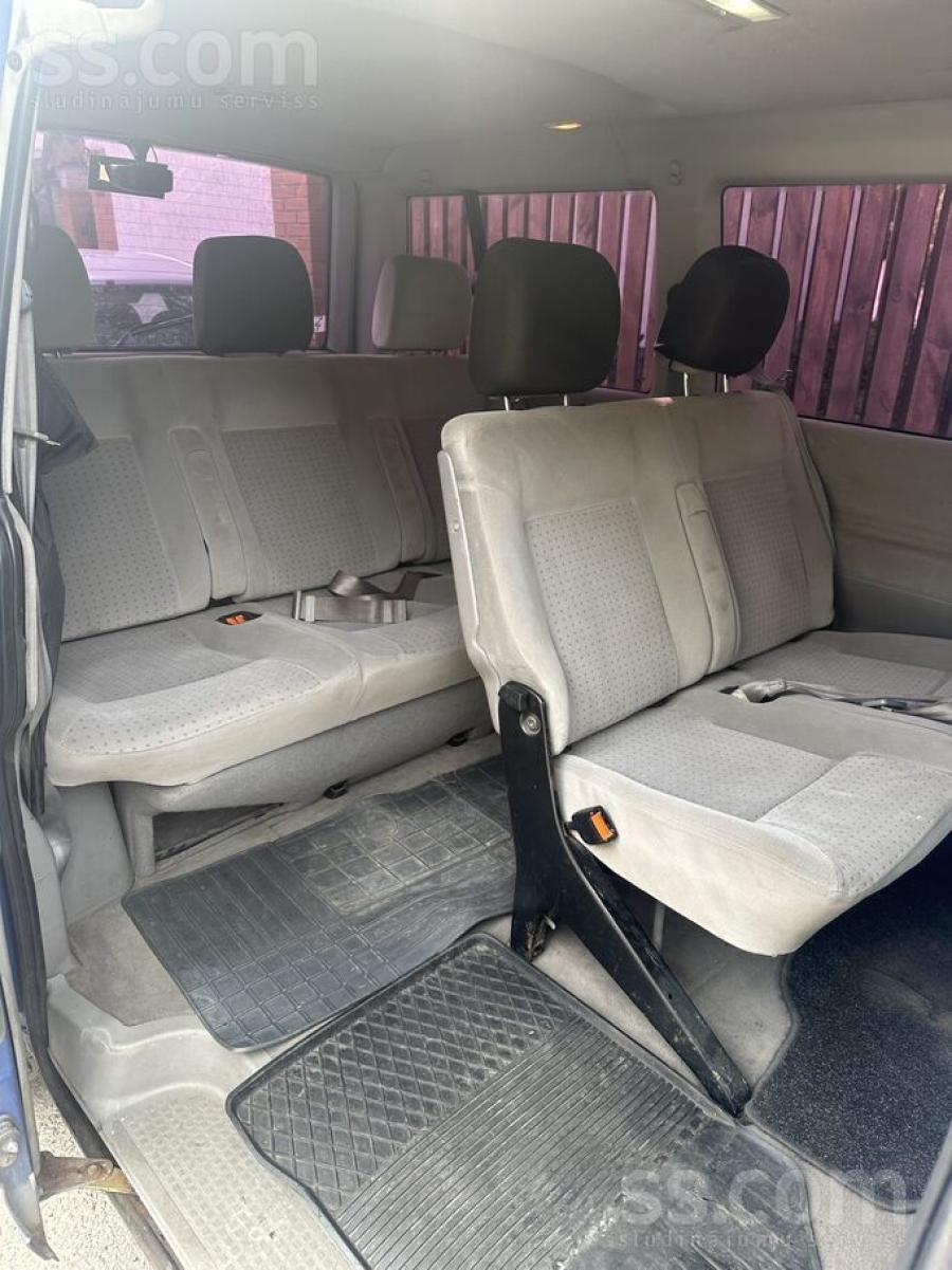 Blue Volkswagen Caravelle 2003 in Riga, with an engine capacity of 2.40 L and mileage of 311 thousand km for 3700 €, photo 4 on AUTOMOTO.COM.LV