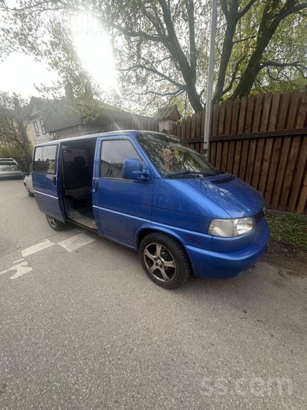 Blue Volkswagen Caravelle 2003 in Riga, with an engine capacity of 2.40 L and mileage of 311 thousand km for 3700 €, photo 4 on AUTOMOTO.COM.LV