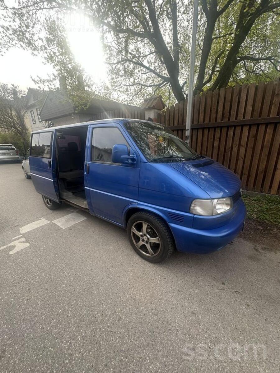 Blue Volkswagen Caravelle 2003 in Riga, with an engine capacity of 2.40 L and mileage of 311 thousand km for 3700 €, photo 5 on AUTOMOTO.COM.LV