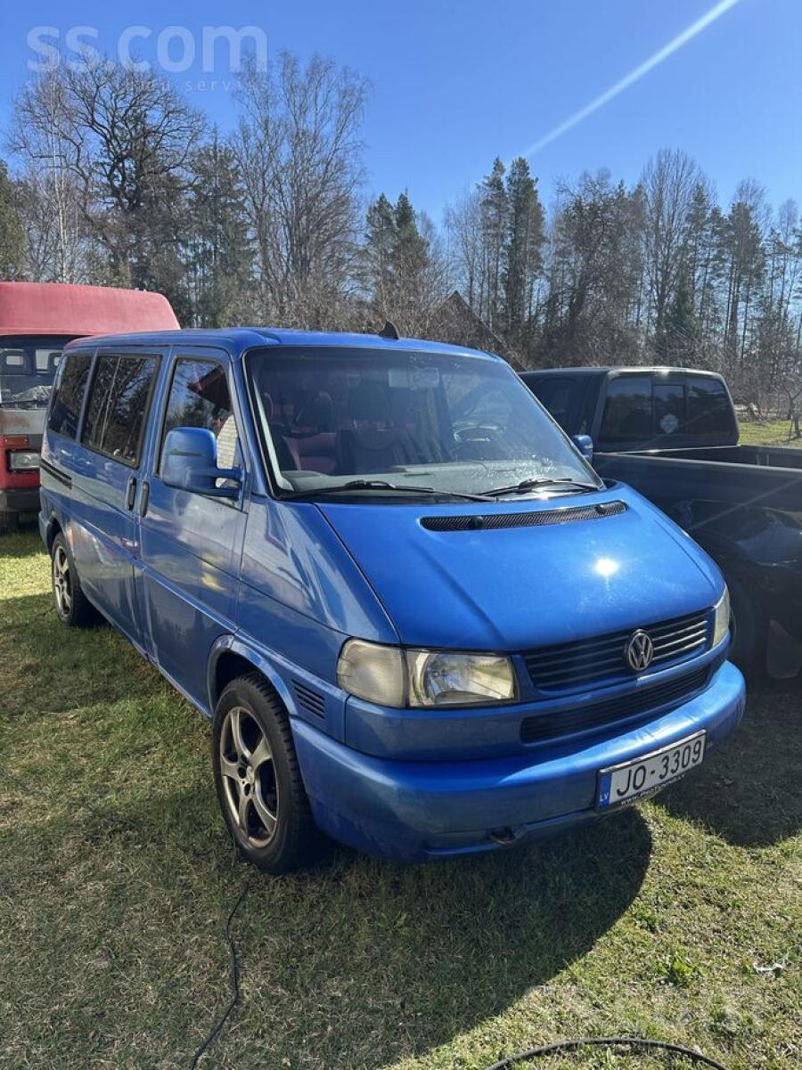 Blue Volkswagen Caravelle 2003 in Riga, with an engine capacity of 2.40 L and mileage of 311 thousand km for 3700 €, photo 7 on AUTOMOTO.COM.LV
