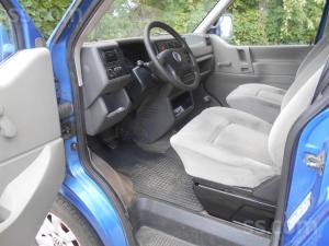 Blue Volkswagen Caravelle 2003 in Gulbene, with an engine capacity of 2.50 L and mileage of 311 thousand km for 4400 €, photo 6 on AUTOMOTO.COM.LV