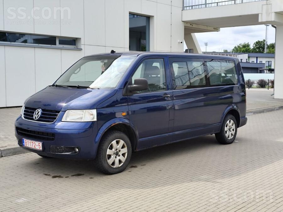 Blue Volkswagen Caravelle 2004 in Rezekne, with an engine capacity of 2.50 L and mileage of 403 thousand km for 3850 €, photo 1 on AUTOMOTO.COM.LV