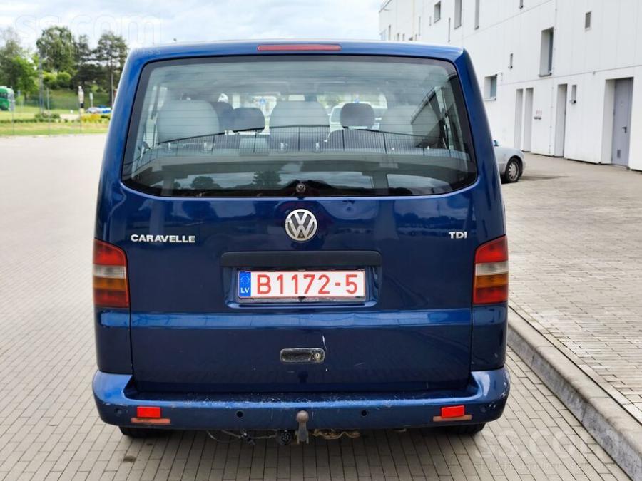 Blue Volkswagen Caravelle 2004 in Rezekne, with an engine capacity of 2.50 L and mileage of 403 thousand km for 3850 €, photo 4 on AUTOMOTO.COM.LV