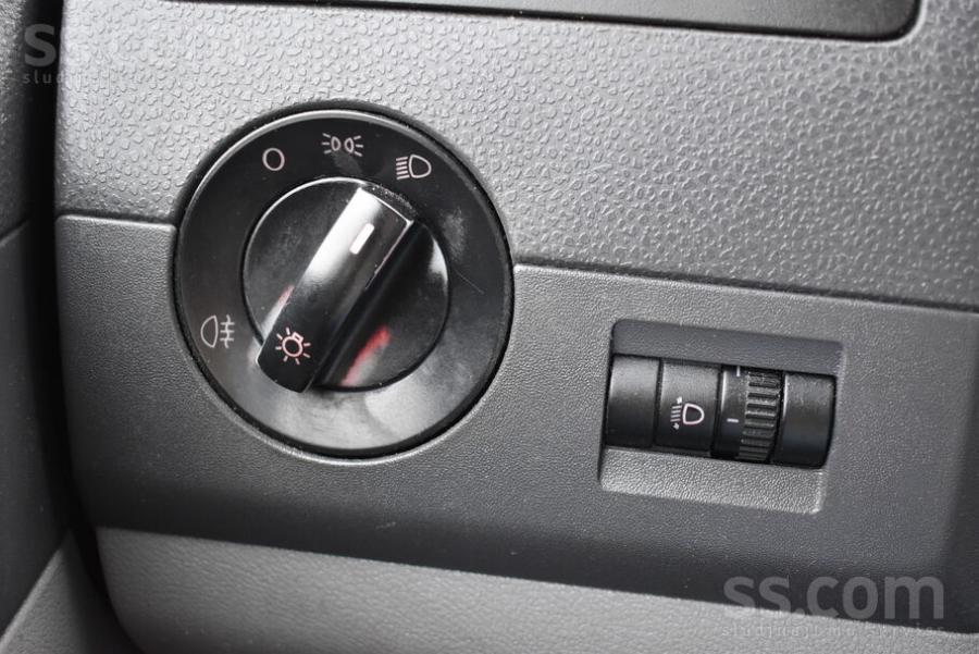 Blue Volkswagen Caravelle 2005 in Kuldiga, with an engine capacity of 2.50 L and mileage of 0 thousand km for 6550 €, photo 16 on AUTOMOTO.COM.LV