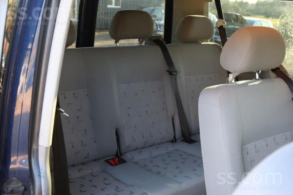 Zils Volkswagen Caravelle 2005 Kuldīga, ar dzinēja tilpumu 2.50 L un nobraukumu 345 tūkst. km par 5500 €, foto 9 vietnē AUTOMOTO.COM.LV