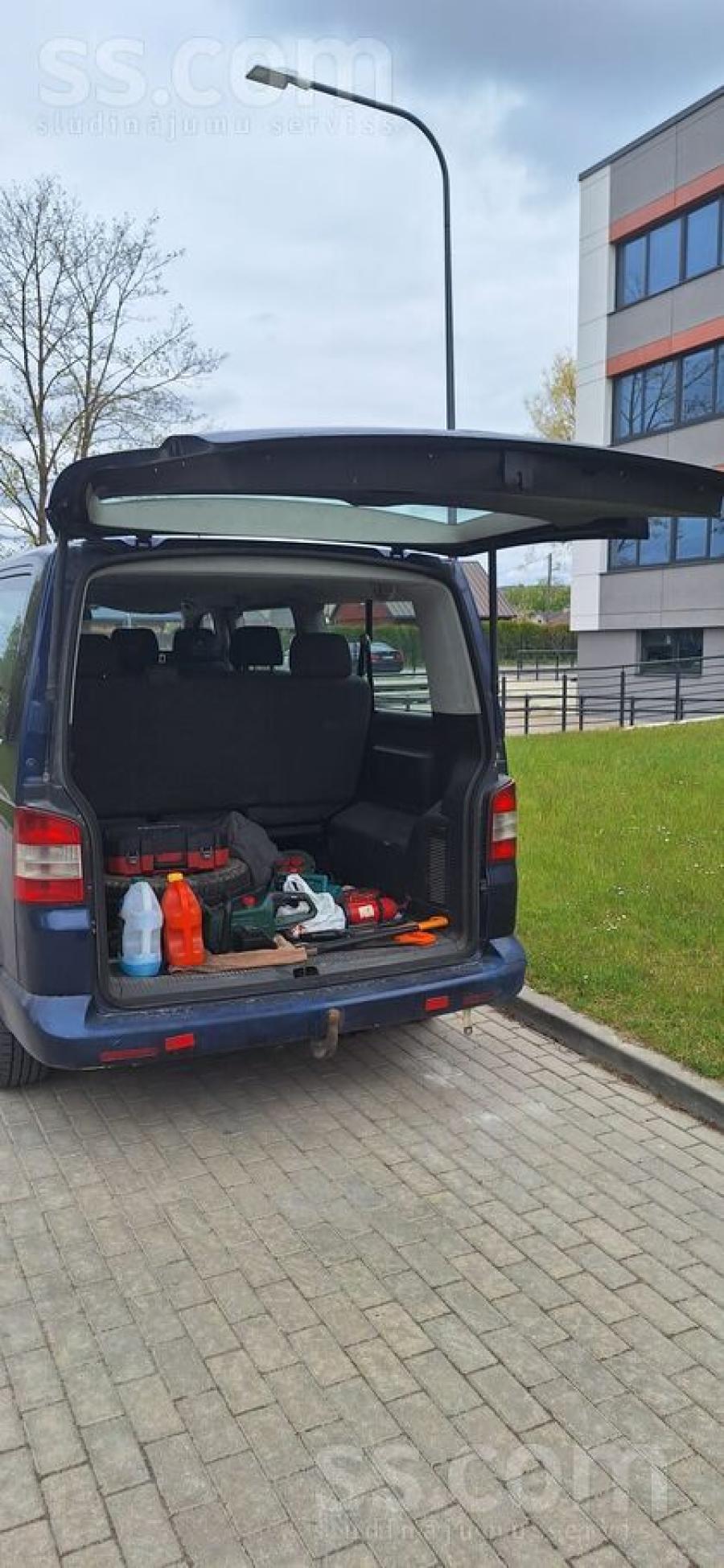Blue Volkswagen Caravelle 2006 in Jelgava, with an engine capacity of 1.90 L and mileage of 345 thousand km for 3500 €, photo 5 on AUTOMOTO.COM.LV