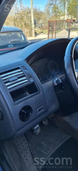 Blue Volkswagen Caravelle 2006 in Jelgava, with an engine capacity of 1.90 L and mileage of 345 thousand km for 3500 €, photo 11 on AUTOMOTO.COM.LV
