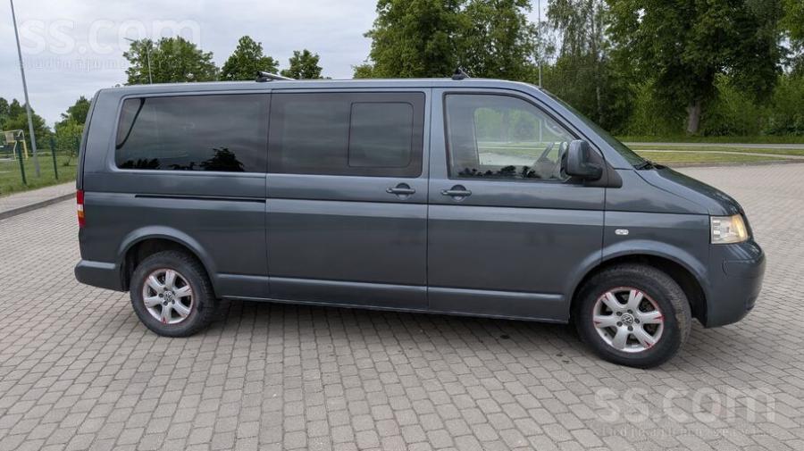 Blue Volkswagen Caravelle 2006 in Riga, with an engine capacity of 2.50 L and mileage of 360 thousand km for 4850 €, photo 6 on AUTOMOTO.COM.LV