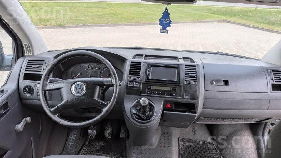Blue Volkswagen Caravelle 2006 in Riga, with an engine capacity of 2.50 L and mileage of 360 thousand km for 4850 €, photo 7 on AUTOMOTO.COM.LV