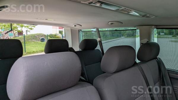 Zils Volkswagen Caravelle 2006 Rīga, ar dzinēja tilpumu 2.50 L un nobraukumu 360 tūkst. km par 4850 €, foto 7 vietnē AUTOMOTO.COM.LV