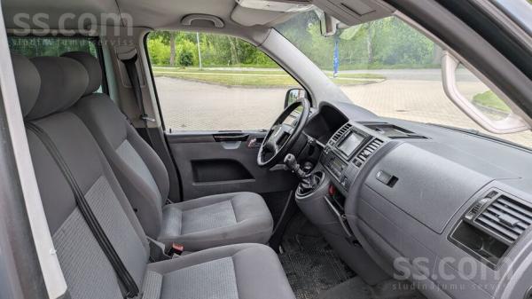 Zils Volkswagen Caravelle 2006 Rīga, ar dzinēja tilpumu 2.50 L un nobraukumu 360 tūkst. km par 4850 €, foto 9 vietnē AUTOMOTO.COM.LV