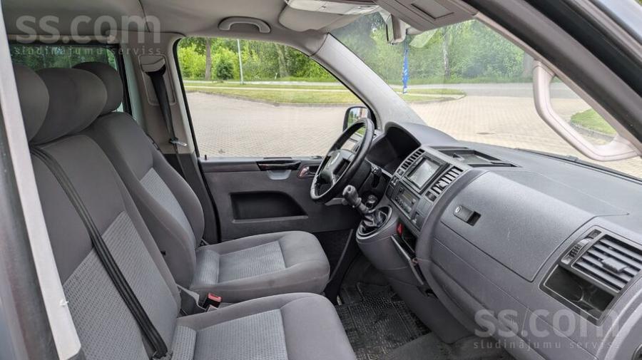 Blue Volkswagen Caravelle 2006 in Riga, with an engine capacity of 2.50 L and mileage of 360 thousand km for 4850 €, photo 10 on AUTOMOTO.COM.LV